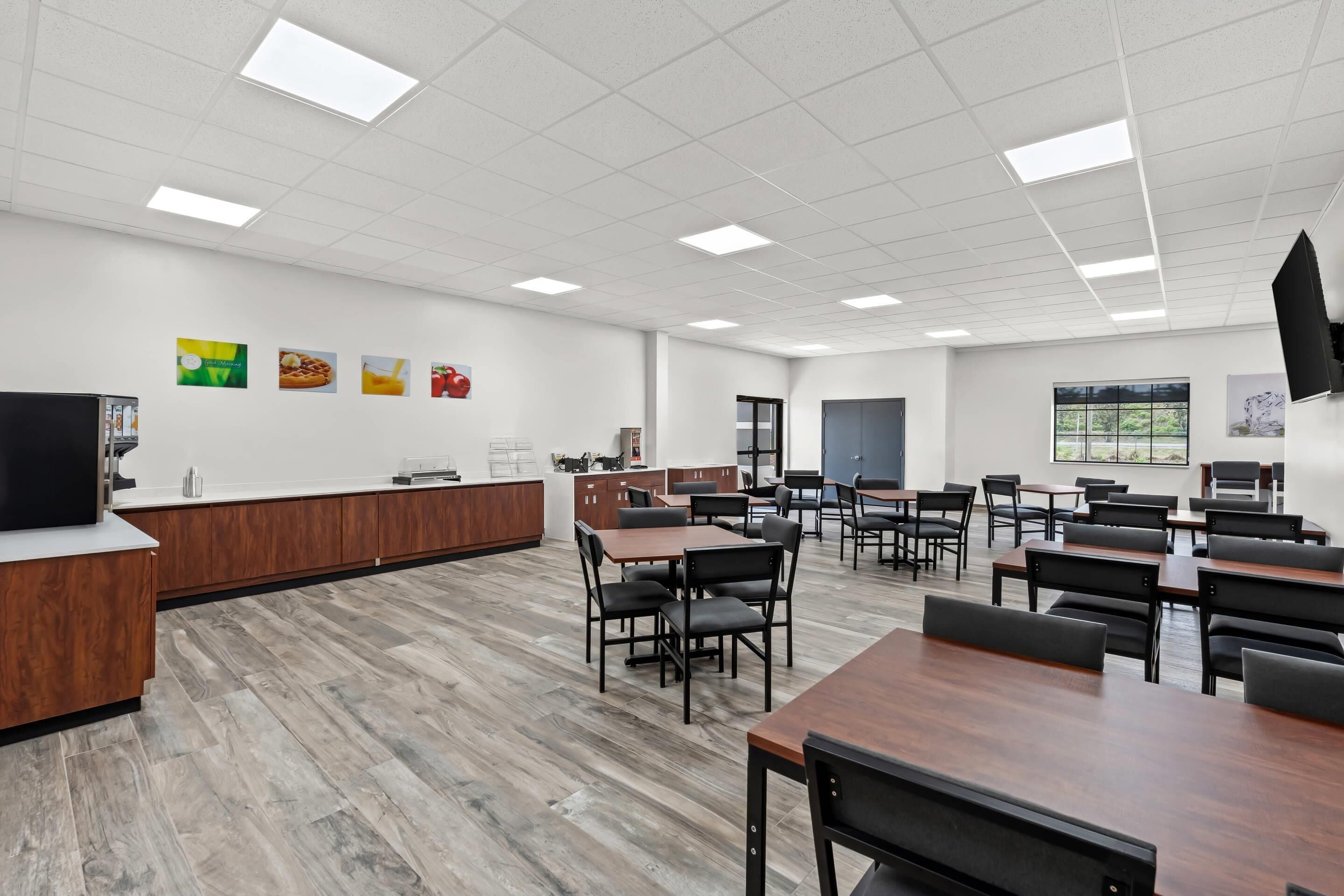 Café da manhã com buffet grátis todos os dias