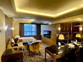 Suite | Roupa de alta qualidade, edredões de penas, minibar, cofre no quarto 