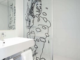 Secretária, cortinas/cortinados opacos, quartos insonorizados
