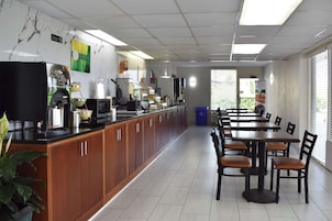 Café da manhã com buffet grátis