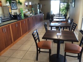 Café da manhã com buffet grátis