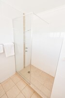 Quarto executivo, 1 cama King | Chuveiro