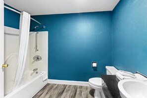 Quartos à prova de som, Wi-Fi de cortesia, roupa de cama