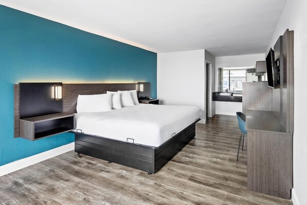 Quarto, 1 cama King, acessível, para não fumantes | Quartos à prova de som, Wi-Fi de cortesia, roupa de cama