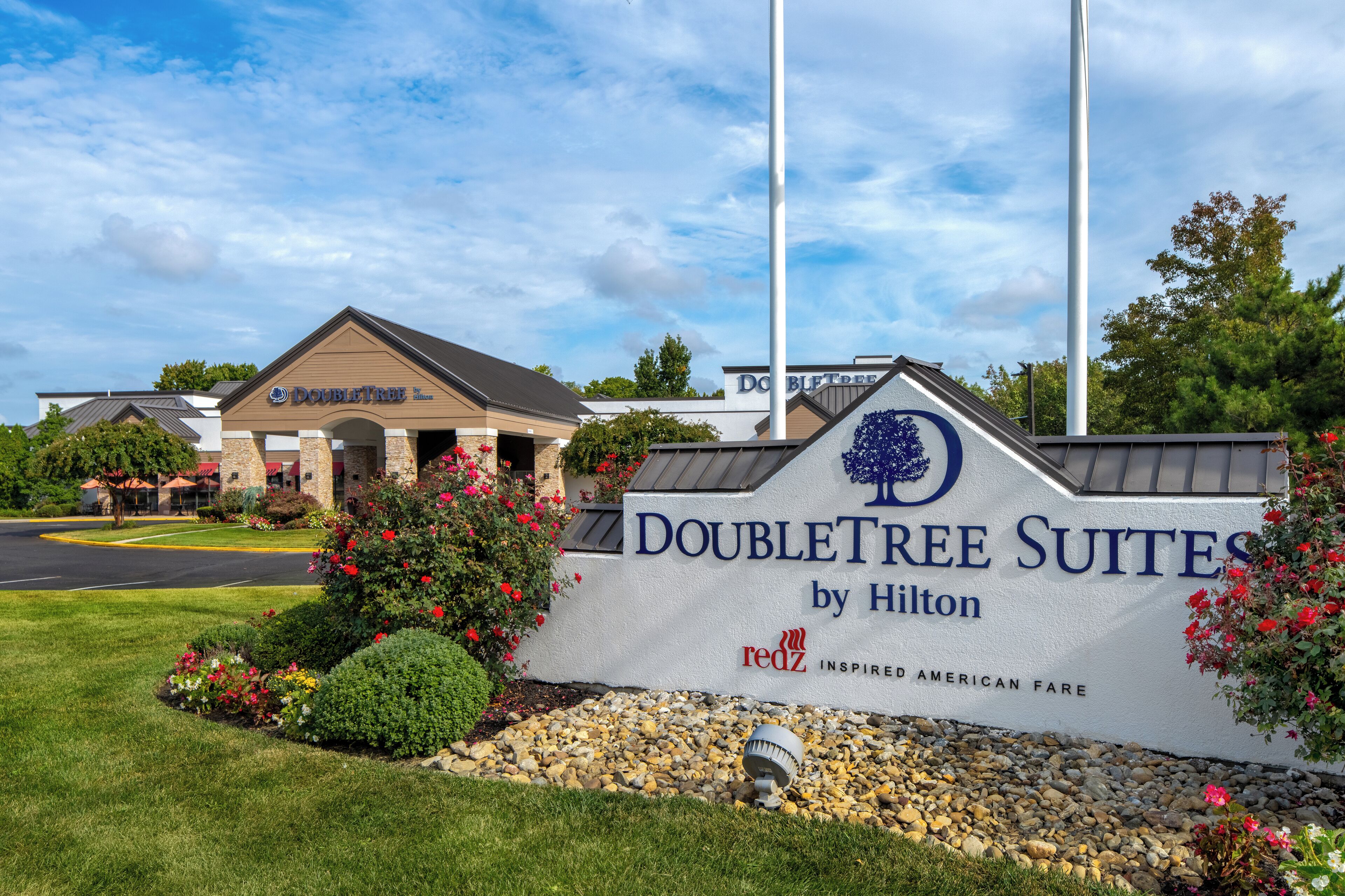 doubletree hilton logo