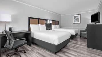 Quarto, 2 camas de casal, acessível, não fumadores (Mobility/Hearing Impaired Accessible) | Camas de colchão pillowtop, secretária, cortinas/cortinados opacos