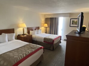 Roupa de alta qualidade, camas de colchão pillowtop, cofre no quarto 