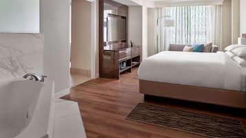 Suite, 1 cama king-size, não fumadores, na torre | Piscina | Piscina interior, piscina exterior sazonal