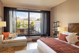 Terrace Suite | Roupa hipoalergénica, minibar, cofre no quarto, secretária 