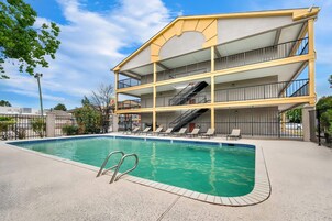 Piscina interior, piscina exterior 