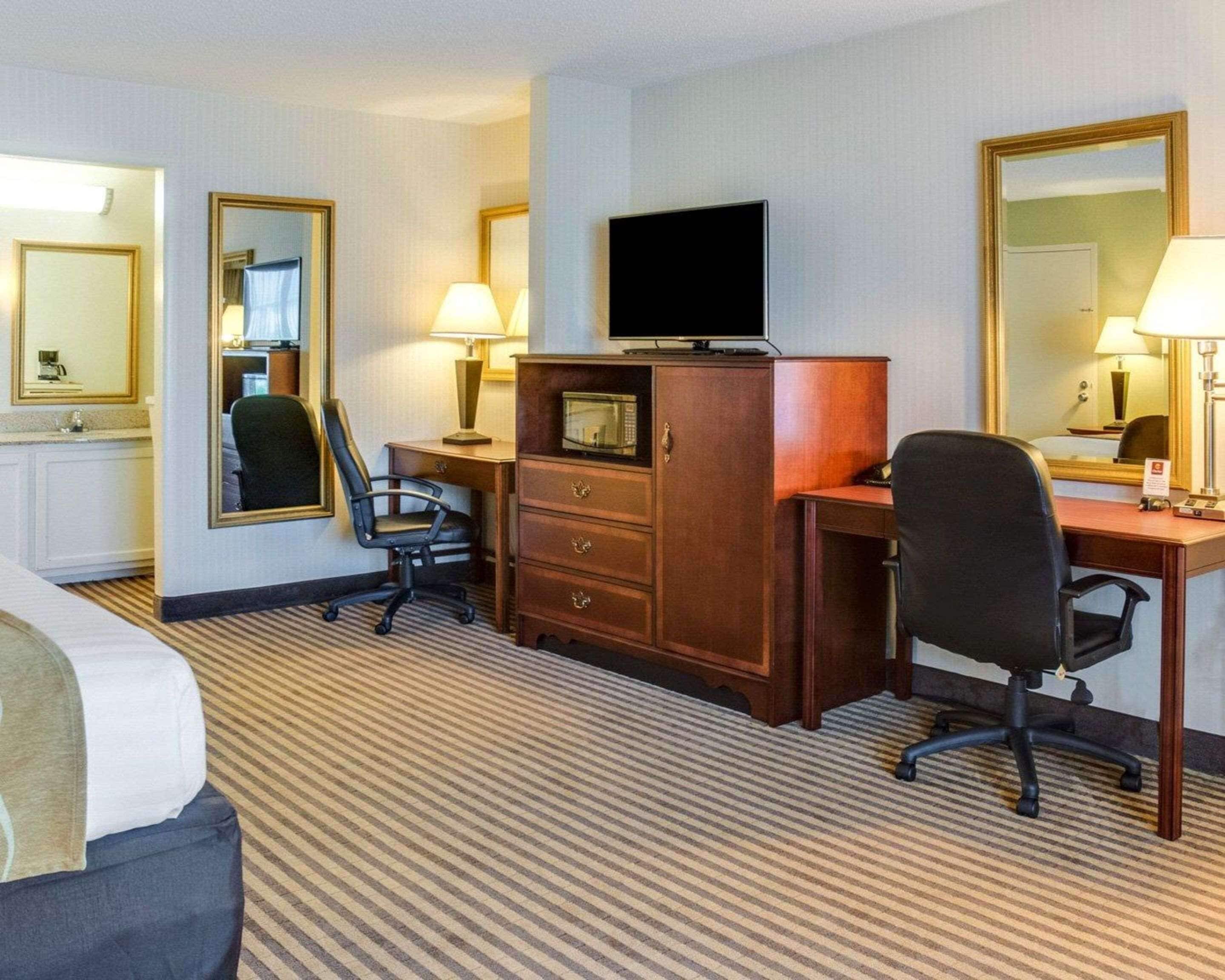 Escrivaninha, quartos à prova de som, ferros/tábuas de passar roupa