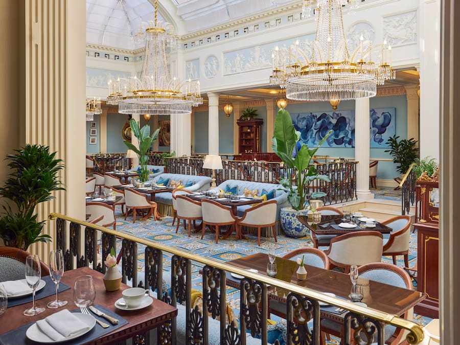 Pequenos-almoços, almoços, jantares servidos, cozinha britânica