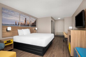 Quarto, 1 cama king-size, não fumadores (Exterior Building) | Secretária, secretária adequada para computadores portáteis 