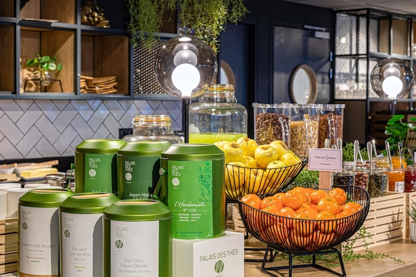 Pequeno-almoço tipo buffet diário mediante uma taxa