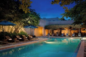 5 piscinas exteriores, da(s) 9:00 à(s) 20:00, guarda-sóis 