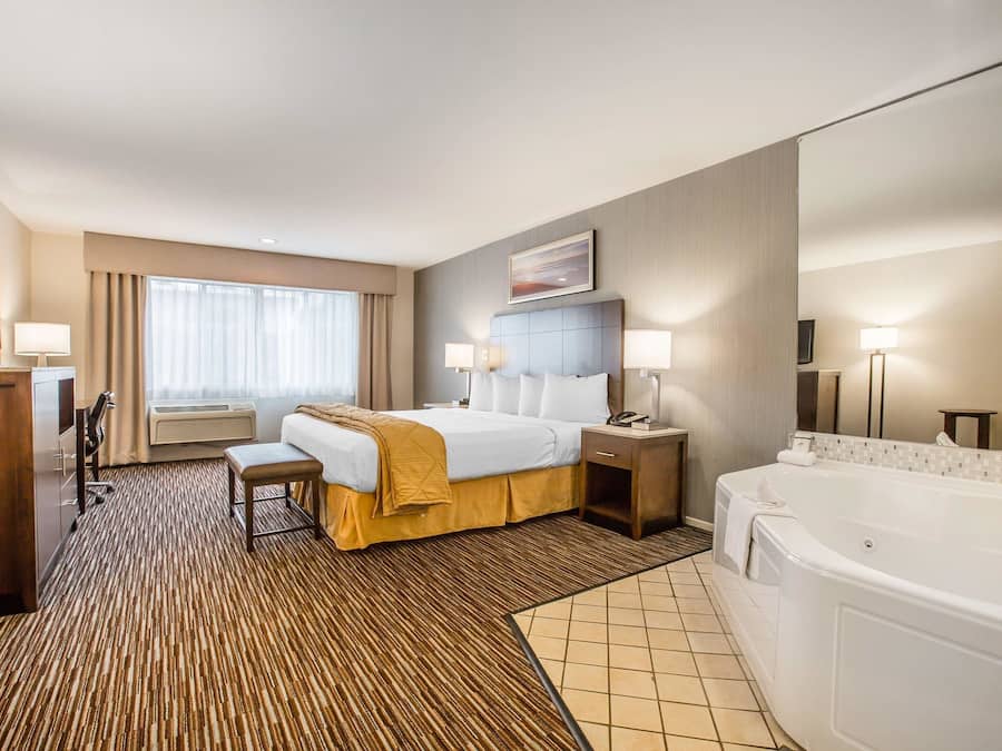 Quarto standard | Camas com colchões pillow-top, cofres nos quartos, escrivaninha