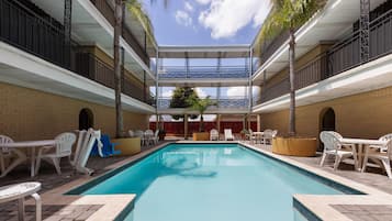 Piscina externa sazonal