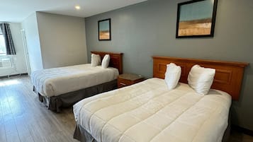 Quarto Standard, 2 camas de casal, não fumadores | Ferro/tábua de engomar, Wi-fi grátis, roupa de cama fornecida