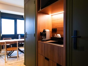 Apartamento superior, 1 cama de casal e sofá-cama | Roupas de cama premium, cofres nos quartos, escrivaninha