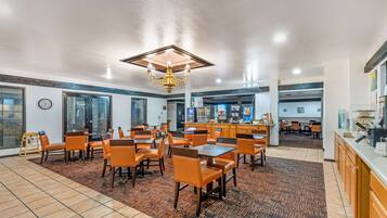 Café da manhã com buffet grátis todos os dias