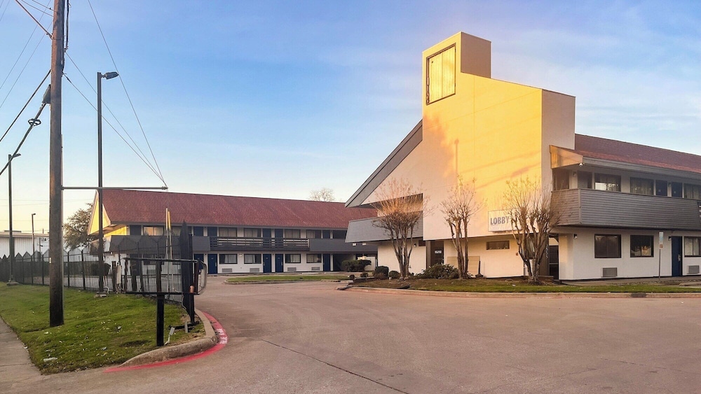 Studio 6  Suites Dallas. Tx - Loop 12 West - Dallas, TX