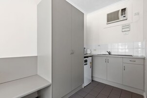 Estúdio | Cozinha privada | Frigobar, micro-ondas, chaleira elétrica, torradeira