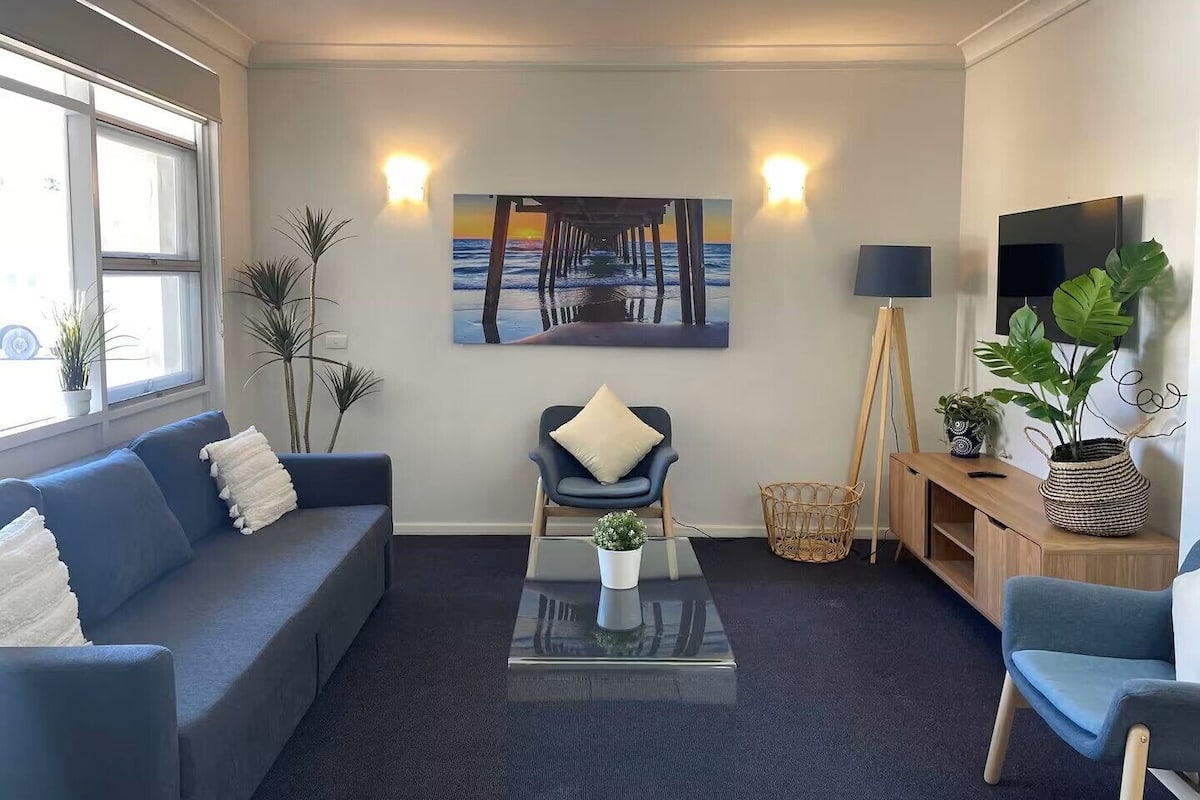 Apartamento | Área de estar | TV de tela plana 32 polegadas com canais digitais, TV