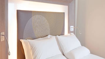 Roupas de cama premium, cofres nos quartos, escrivaninha