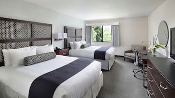 Roupas de cama premium, cofres nos quartos, escrivaninha