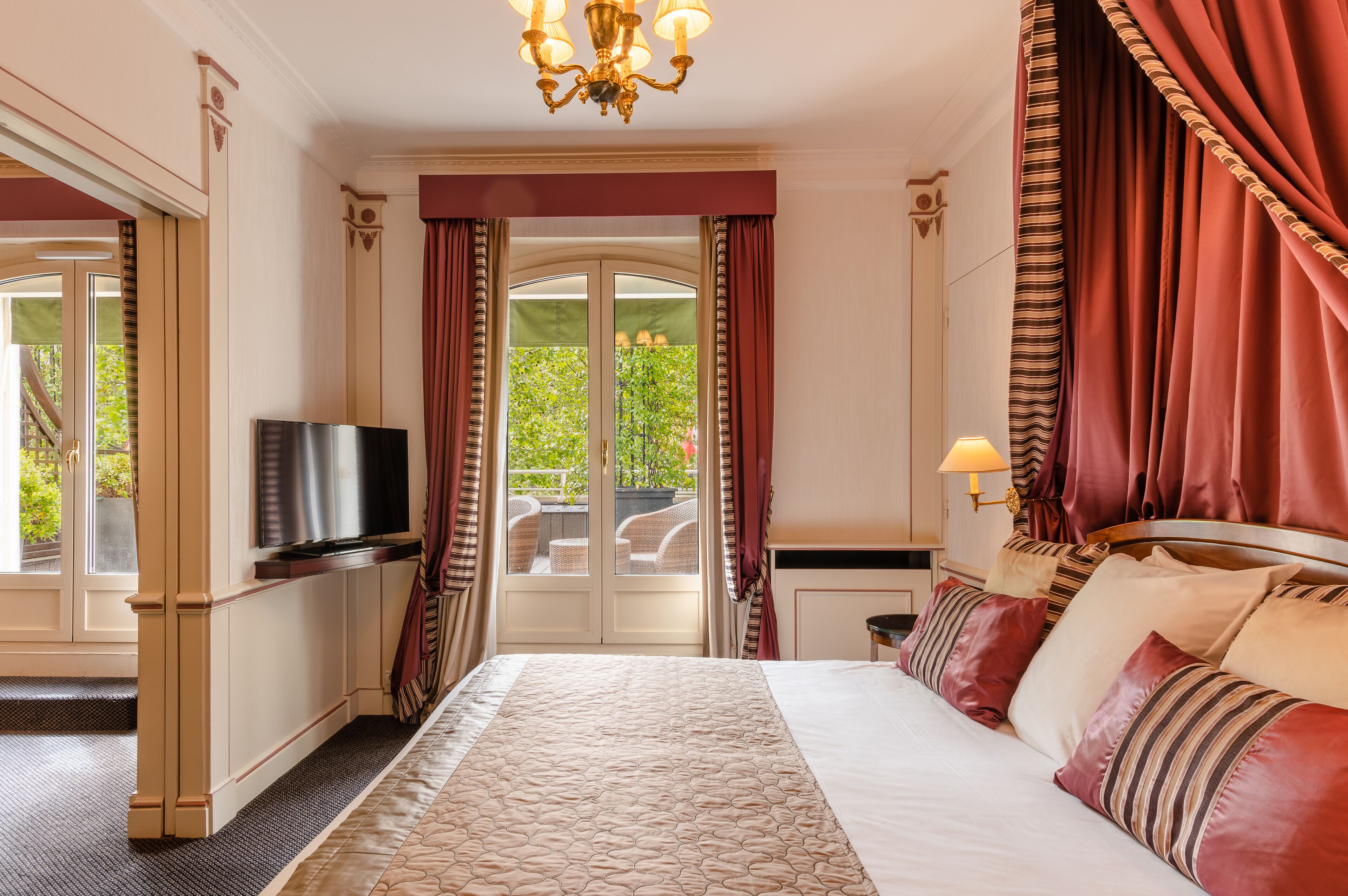 Hotel Napoleon Reviews, Deals & Photos 2023 - Expedia
