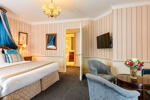 Hotel Napoleon Reviews, Deals & Photos 2024 - Expedia