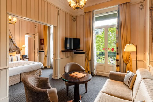 Hotel Napoleon Reviews, Deals & Photos 2024 - Expedia