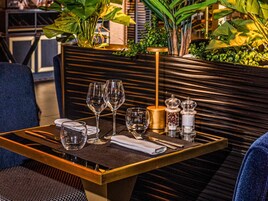 Café da manhã, almoço e jantar; culinária francesa 