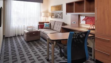 Suite, 1 quarto, não fumadores | Camas de colchão pillowtop, cortinas/cortinados opacos