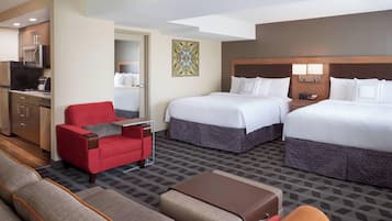 Estúdio, várias camas | Camas de colchão pillowtop, cortinas/cortinados opacos