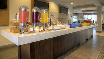 Pequeno-almoço tipo buffet diário mediante uma taxa