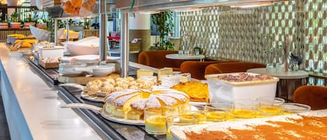 2 restaurantes, pequenos-almoços servidos, cozinha francesa