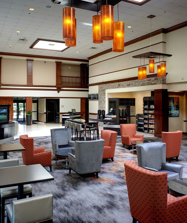 DoubleTree by Hilton Detroit - Dearborn in Detroit: Find Hotel Reviews ...