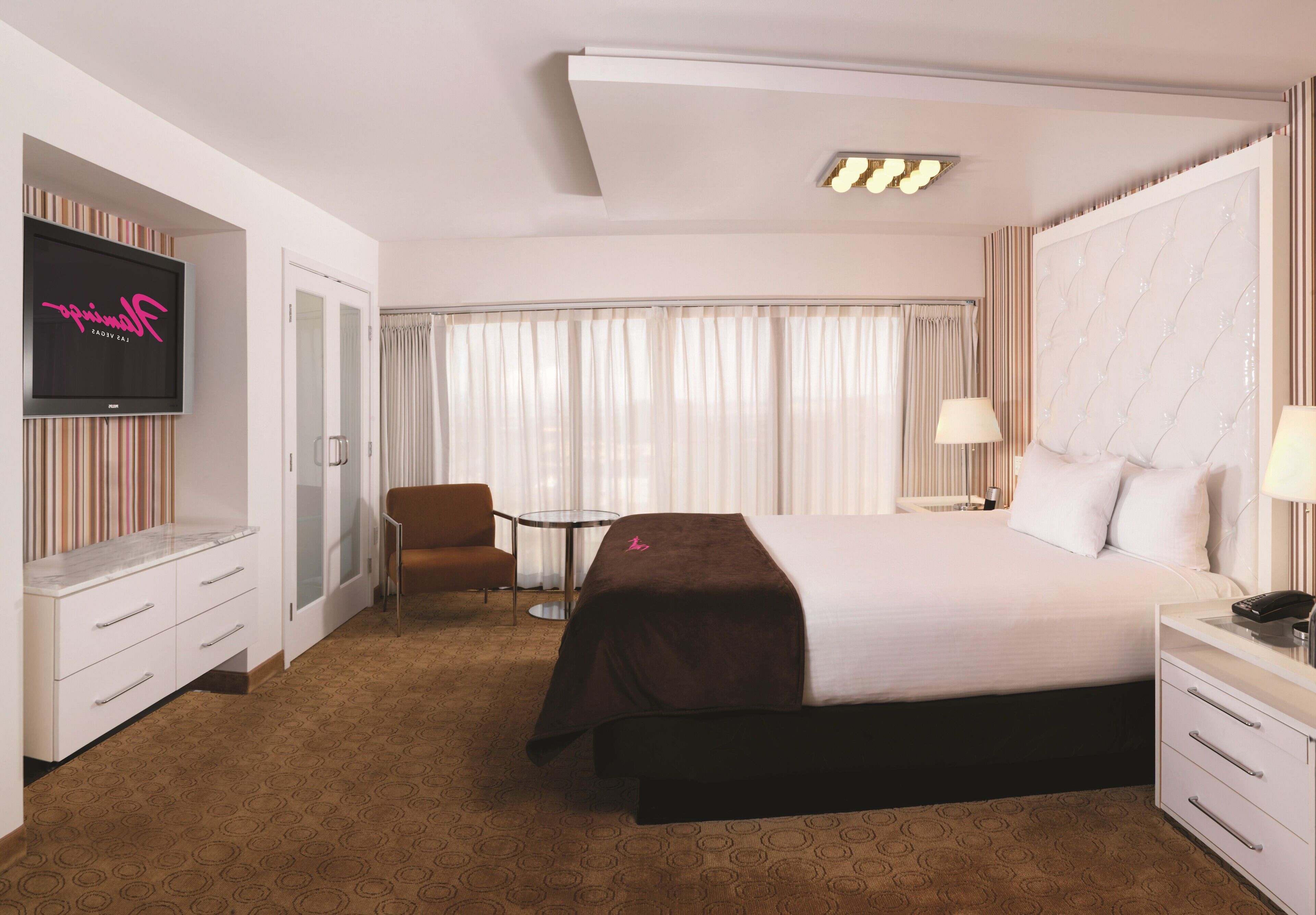 Flamingo Go Deluxe Room Tub