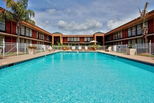 Piscina externa sazonal