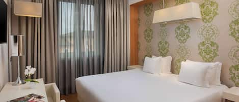 Quarto Superior | Minibar, cofre no quarto, secretária