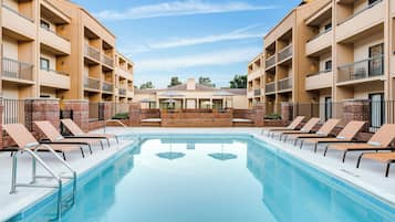 Piscina externa sazonal