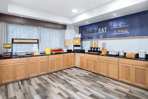 Café da manhã com buffet grátis todos os dias