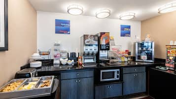 Café da manhã com buffet grátis todos os dias