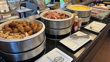 Pequeno-almoço tipo buffet diário (20 EUR por pessoa)