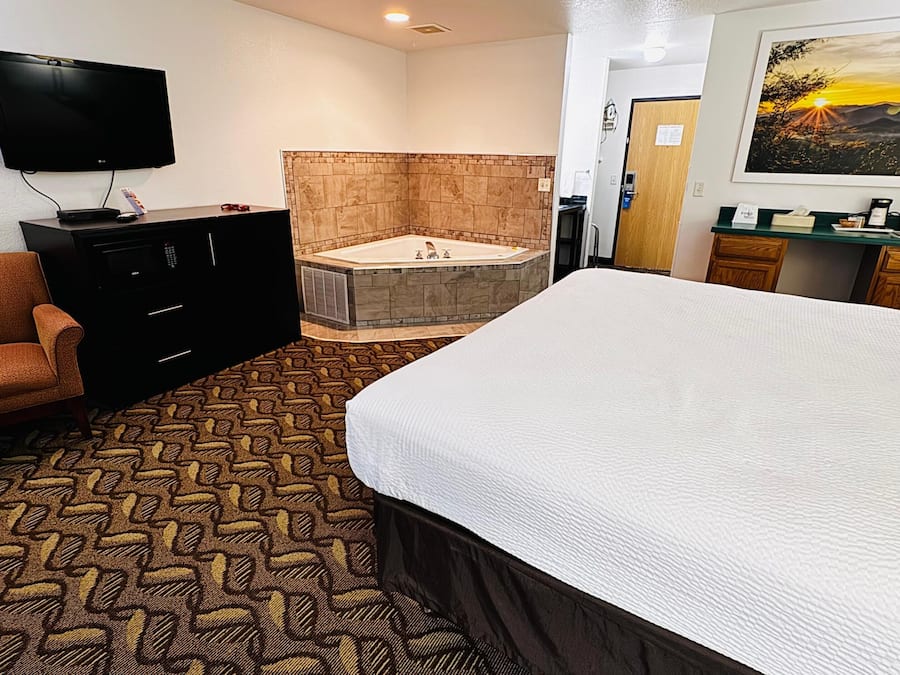 Quarto Standard, 1 cama king-size | Secretária, ferro/tábua de engomar, berços/camas para crianças grátis