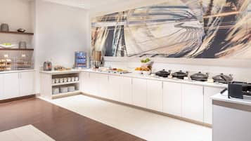 Café da manhã com buffet todos os dias (USD 27 por pessoa)