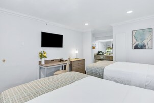 Quarto, 2 camas de casal | Secretária, ferro/tábua de engomar, Wi-fi grátis, despertadores 