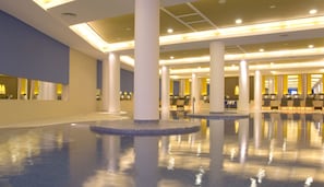 Piscina interior, piscina exterior 