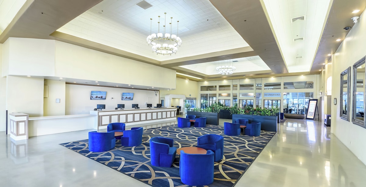 Alexis Park All Suite Resort Reviews, Deals & Photos 2023 - Expedia